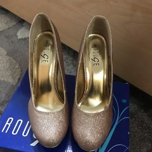 Rogue | Shoes | Gold Sparkle Platform Heels | Poshmark